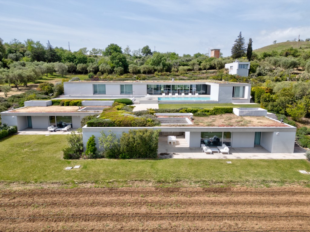 19-06-2025 Puglia | Matera | Design Villa - Italian Property Auction